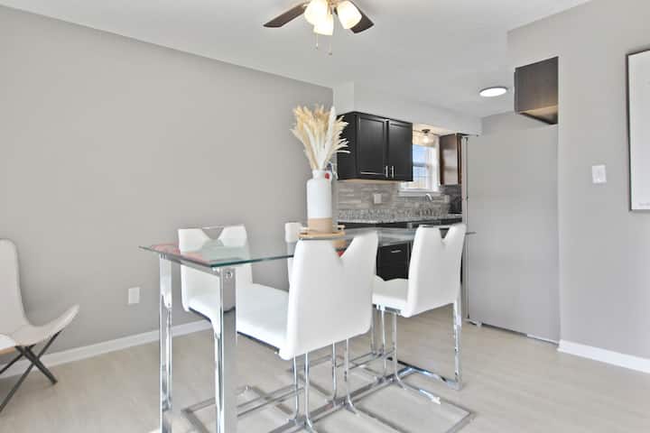 Modern & Bright Apt With Pool - Columbia, MO