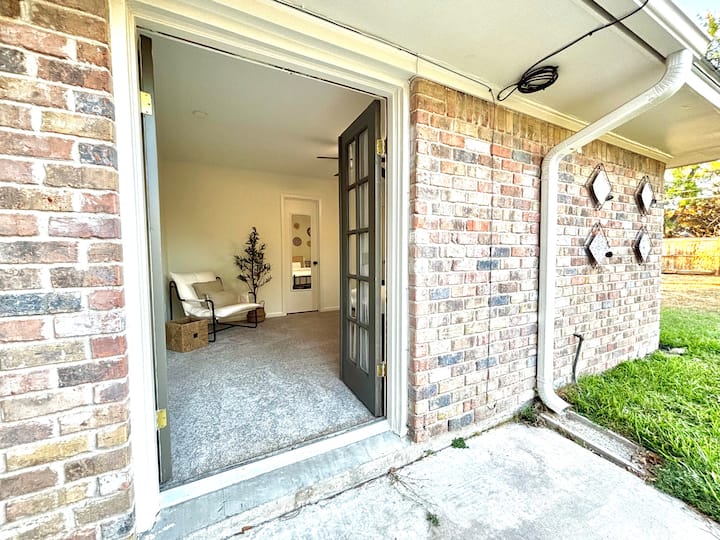 Stylish Stay/king Bed/free Netflix, Peaceful Vibes - Conroe, TX