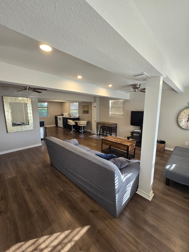 Lower Level Lodging On A Quiet Corner - Arlington, TX