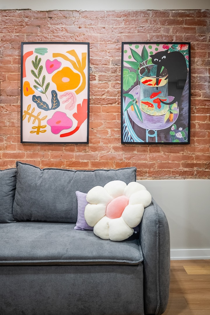 Tranquil Retreat On Queen St. E - Toronto