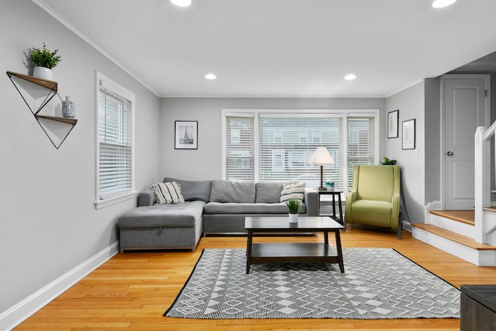 City Gem: Stylish 3br For Urban Explorers - Chicago, IL