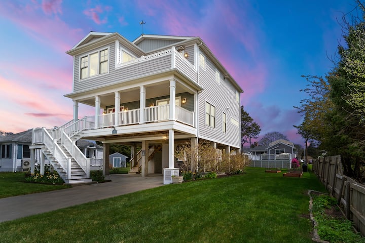Stunning Sunset Views, Steps To Water - East Beach, New Bedford