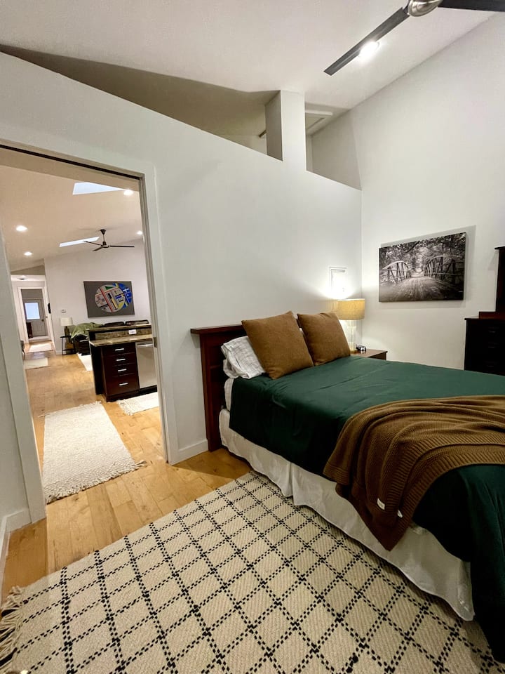 Modern Downtown Lenox | Quiet Near Haven Coffee - Lenox, MA