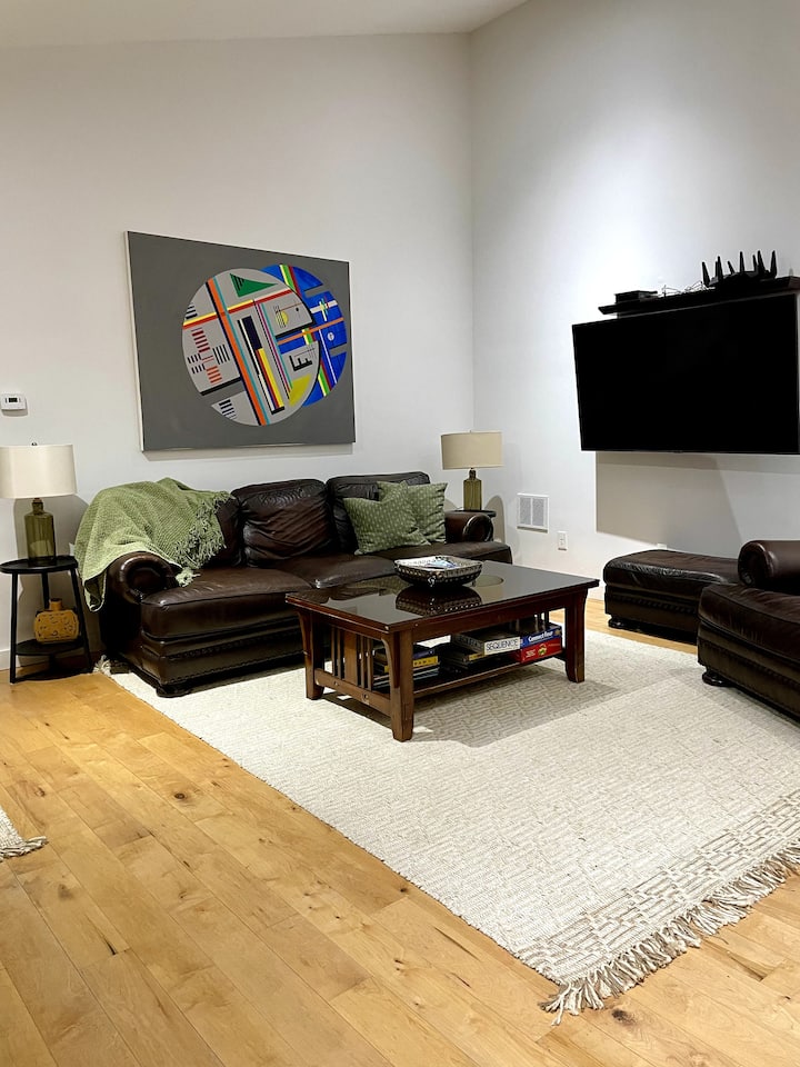 Urban Peak Escape | Modern Stay In Downtown Lenox - Lenox, MA