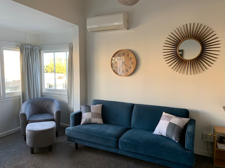 Two Storey Townhouse In Mount Cook - Wellington