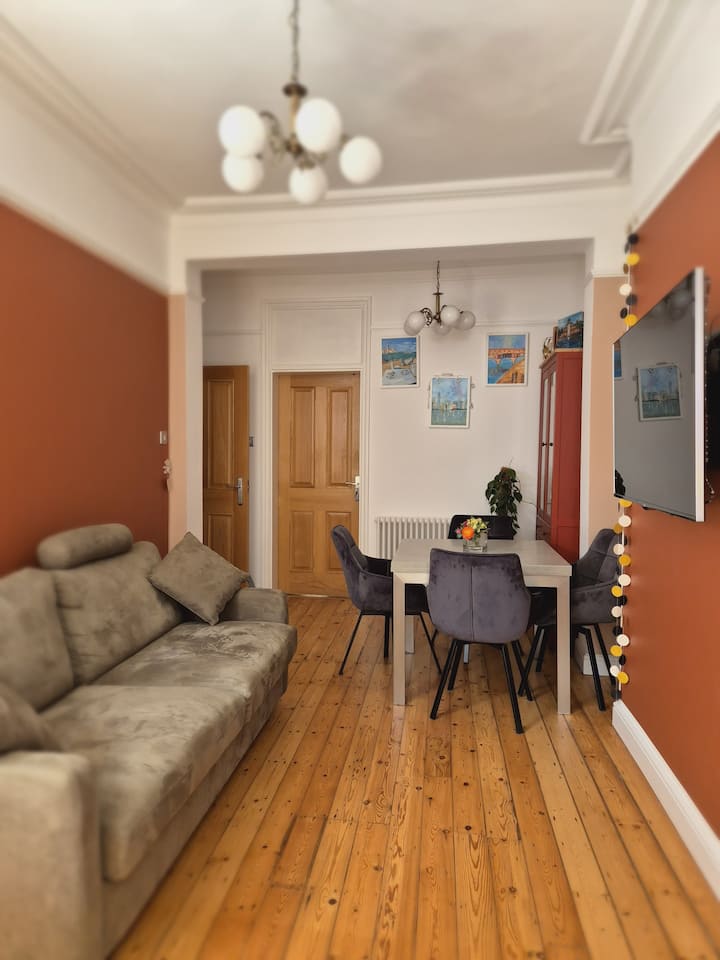 Home With Love (2 Bedrooms, 5 Guests) - London