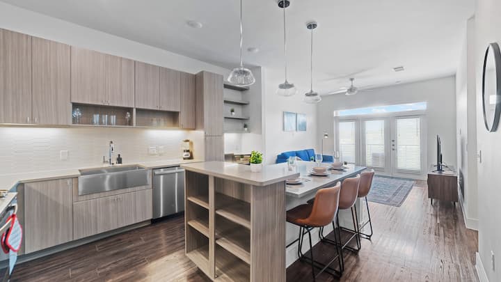 Premium Apartment 1bd1ba | Pool & Golf Sim Access - Austin Zoo, Austin