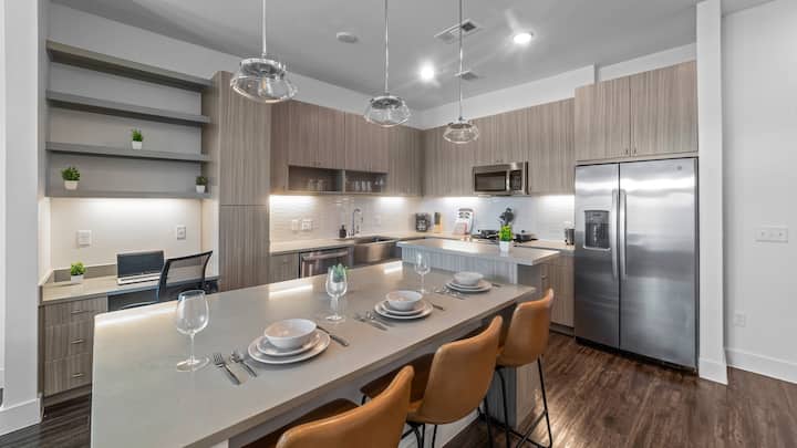 Lavish Escape | 1bd1ba | Pool & Golf Experience - Austin