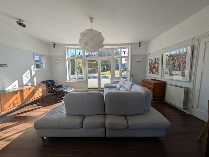 Central Modernised 1930s With Views - Jersey