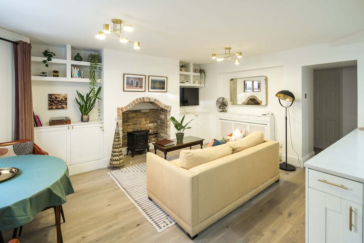 2 Bed Flat With Zen Garden | 2 Mins To Metro - Barnes