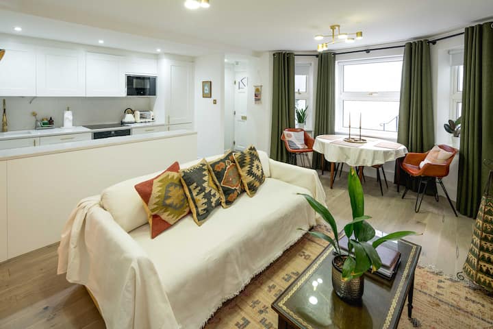 Kensington Flat With Zen Garden | 2 Mins To Tube - London