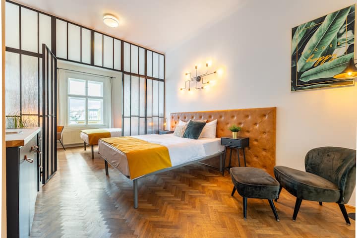 Industrial Wenceslas Square Apartment For 8 People - Praga