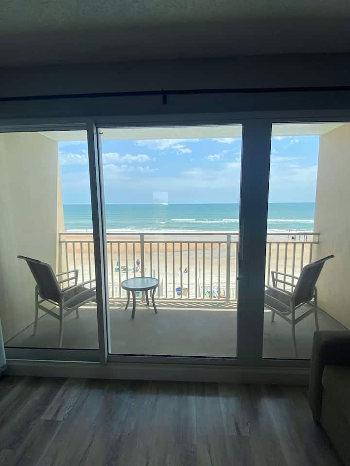 Let's Get Racing ~ Ocean Front ~ Pool Open - Daytona Beach, FL