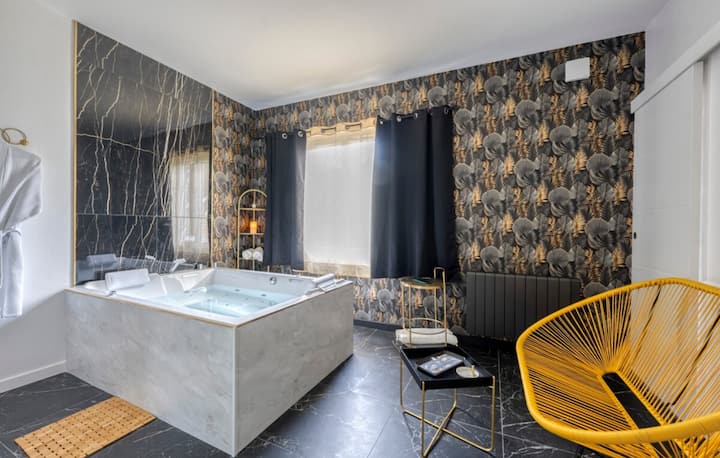 Jacuzzi Privé • Maison 90m² • 20 Min Paris & Cdg - Chelles