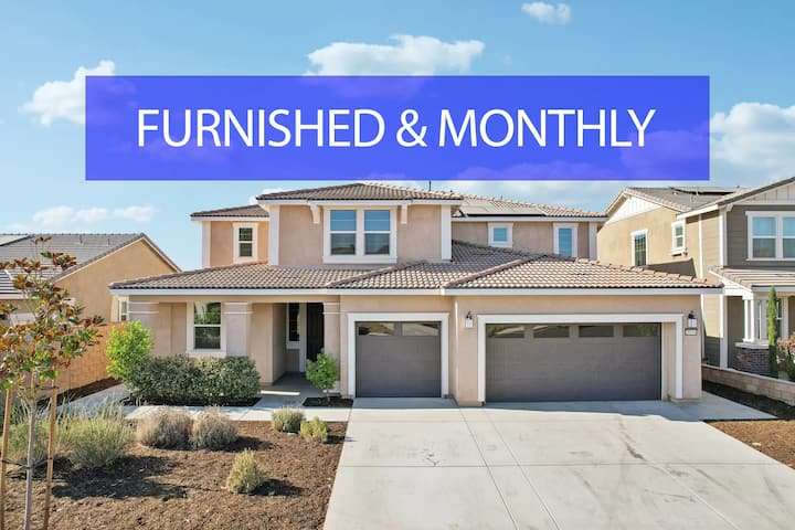 Modern 3000 Sqft 5-br House, Gated Yard, Garage - Menifee, CA