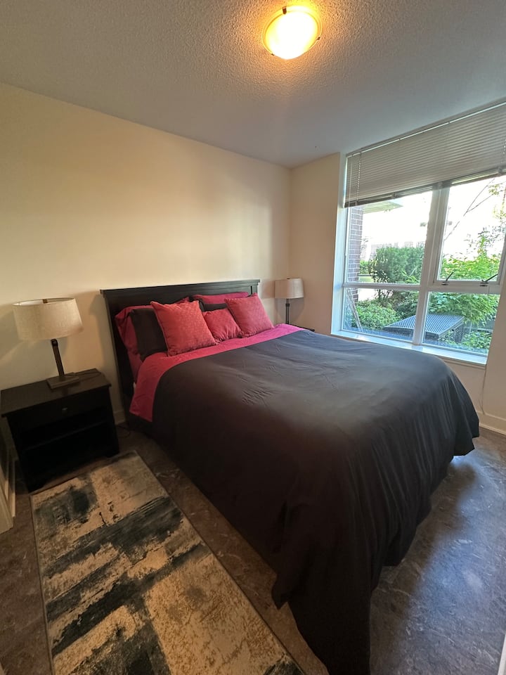Spacious Condo With Patio L Gym/parking L Sleeps 2 - Vancouver