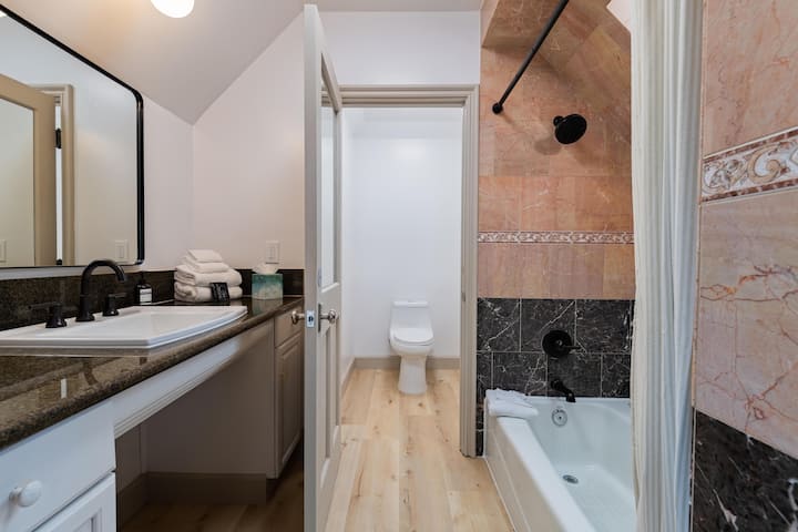 Solstice King Suite - Solvang, CA