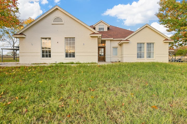 Fall Getaway With Firepit & Space To Breathe. - Newark, TX