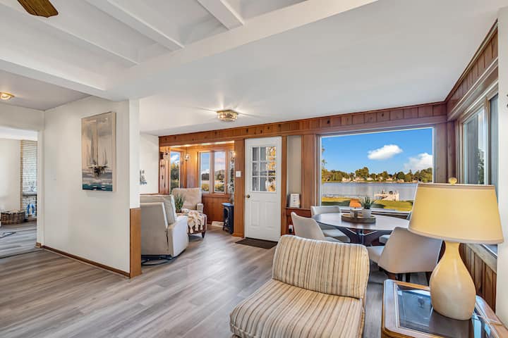 Lakeside Haven | New Deck, Pier & Guest House - ベルギー, WI