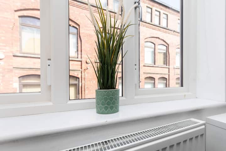 Spacious 2br Duplex - 2 Baths - Arena & Nightlife - Leeds