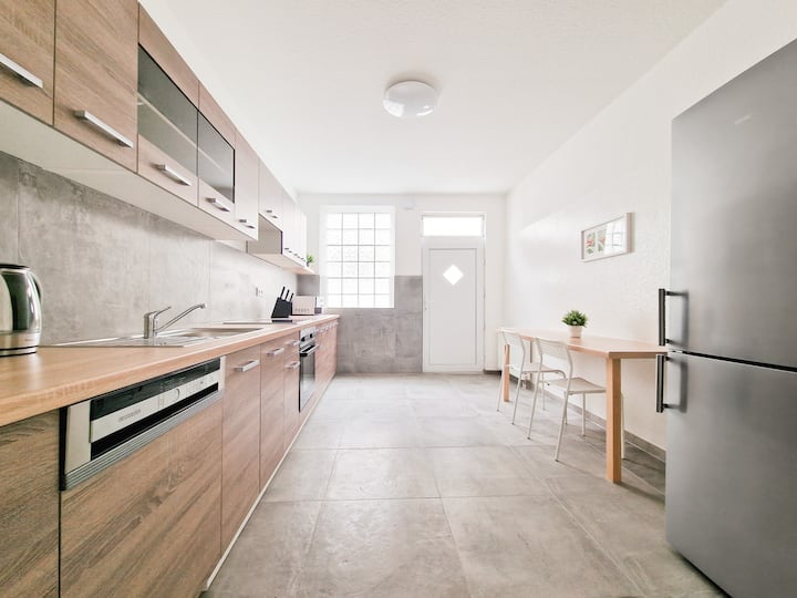 Raj Living - 3 Room Apartment - Terrace - Center - Krefeld