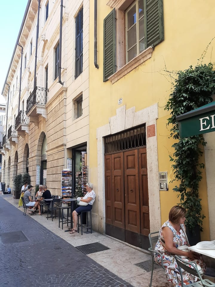 "Biblioteca37" - Verona