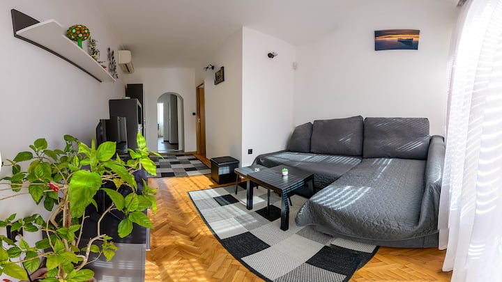 Sunny 1br With Large Terrace & City Views - Sofia