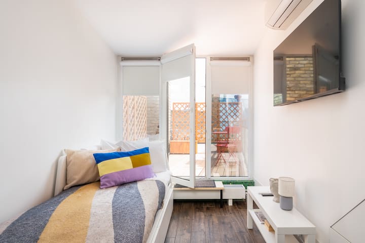 Terrace | Tiny Apartment | Ac | Ideal For One! - Riga
