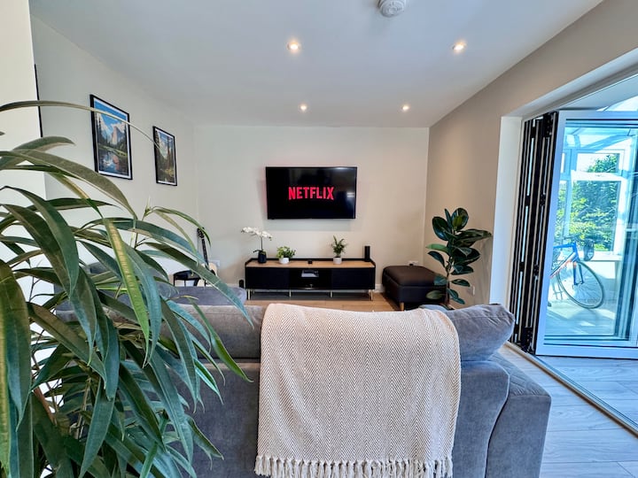 Modern Retreat In Mumbles - Disabled Access! - Swansea, UK