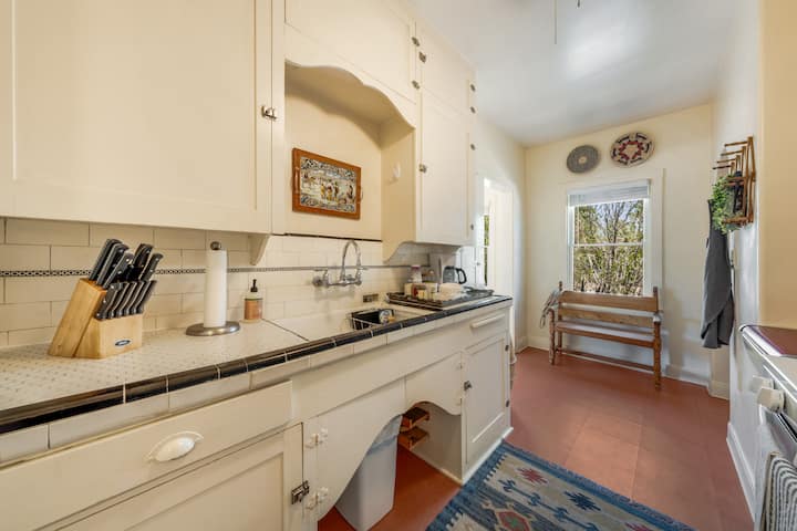 Close To U Of A | 1 Br 1 Ba | Sam Hughes | Patio - Tucson, AZ