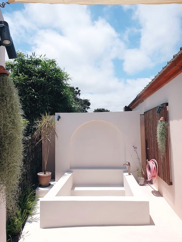 [귀덕 숨비]한림애월  
30초컷바다귀덕해안도로무료온수자쿠지.무료불멍장작 감성독채마당 - Jeju-si