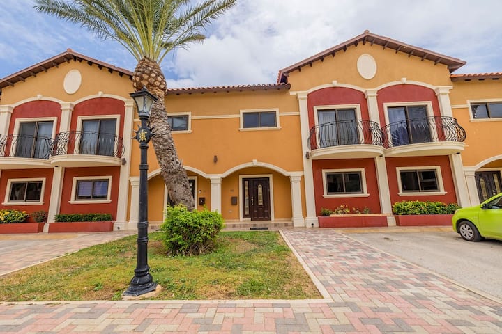 Beautiful Gold Coast Gem ~ Pools ~ Tennis ~ Gym! - Aruba