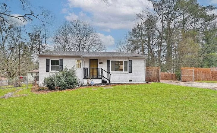 2 Dens, Altar, Firepit, Small Events, Xtra Parking - Atlanta, GA