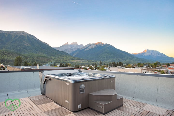 Pet Friendly Loft | Rooftop Hot Tub & Views - Fernie