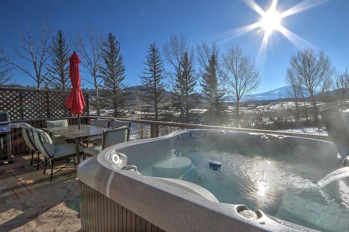 Hot Tub With Amazing Views, Central Location - Carbondale, CO