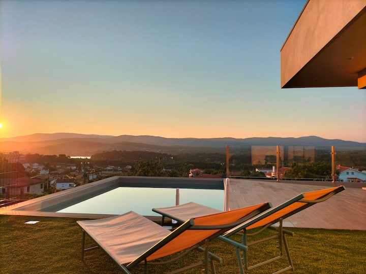Villa Amores Riverview - Scenic Getaway | Uchill - Vila Nova de Cerveira