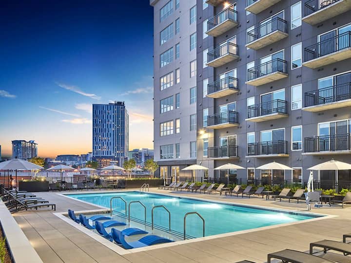 Walk To Broadway Apt With Pool & Views - FirstBank Stadium