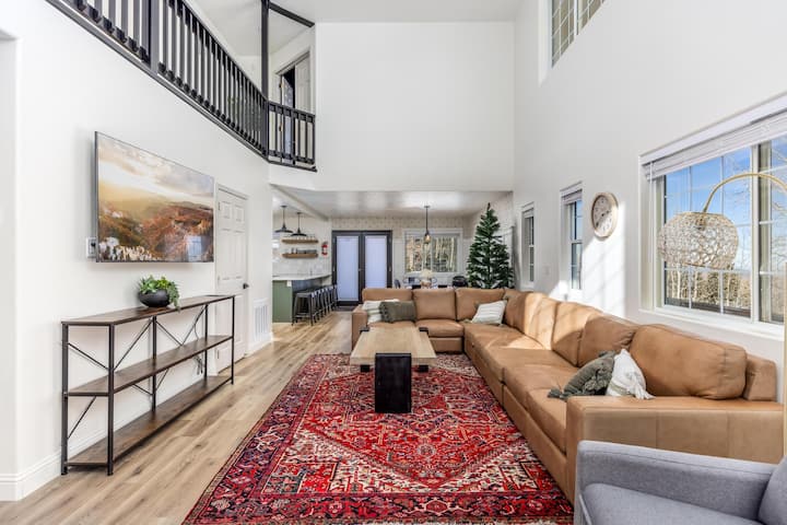 Ski In/ski Out. Hot Tub. Bunk Room. Sleeps 25+ - Brian Head, UT