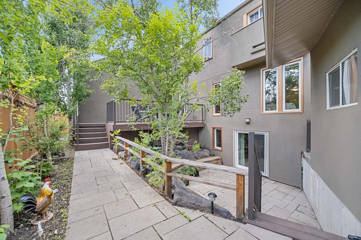 Riverside Sleeps 10.minutes To Downtown!ac,hot Tub - Calgary