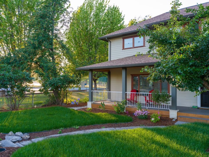 Lakeside Vacation Home - Kelowna