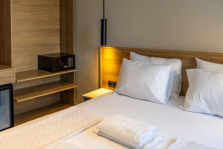 Hotel 7 - Standart Fransız Balkonlu  Oda - Antalya
