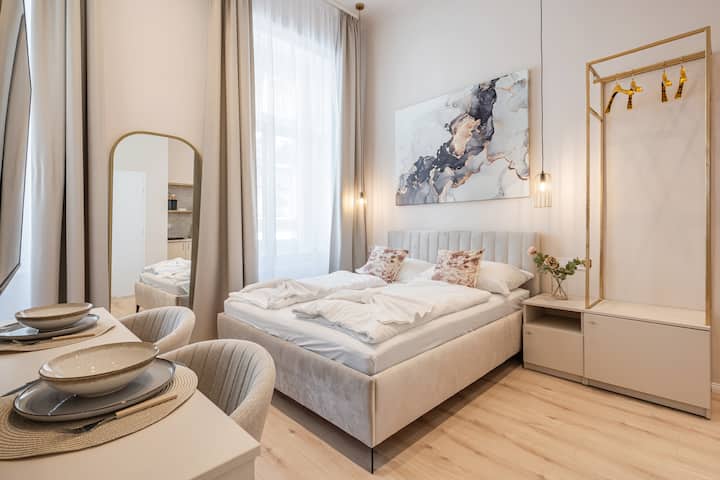 W30 Deluxe Apartment For 2 - Budapest