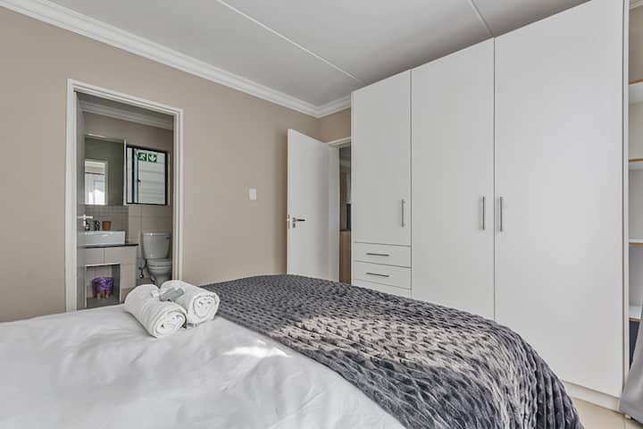 Modern 1 Bed In Chartwell - Chartwell