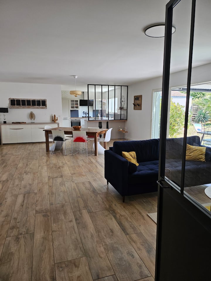 Jolie Maison Neuve Avec Piscine - Charron