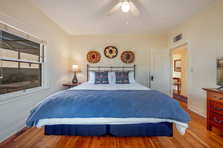 Charming | Sam Hughes | 1 Br 1 Ba | Outdoor Dining - Tucson, AZ