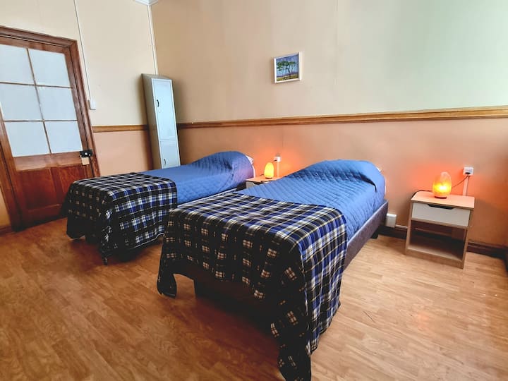 Pieza Completa Con Baño Privado, Pasos Del Centro. - Punta Arenas