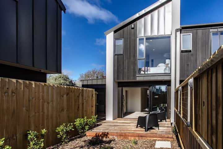 Luxury Designer Home | 3 Bed, 3 Bath - Christchurch