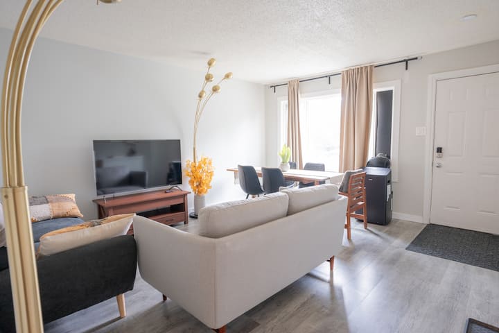 Ac | Cozy Home | Close To Lrt Station | Main Floor - Calgary
