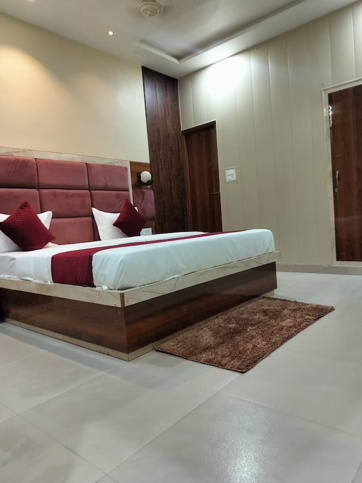 Deluxe Terrace Room /10 Min Walk- Near Tajmahal - Agra