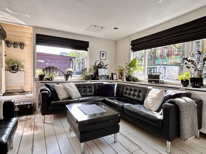 Houseboat "Ajuna" | Stay On The City Center Canal - Amsterdam